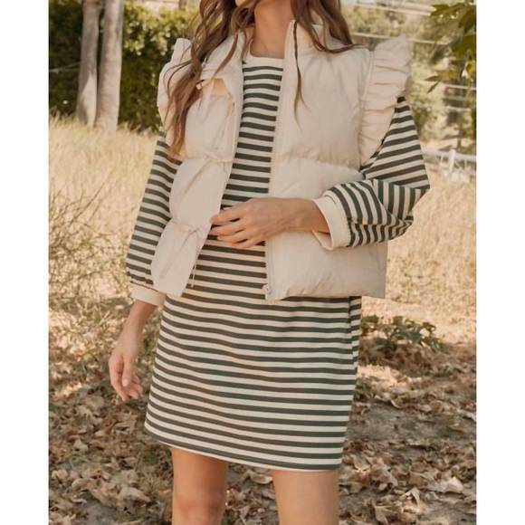 JODIFL | Jackets & Coats | New Jodifl Puffer Ruffly Shoulders Cropped ...